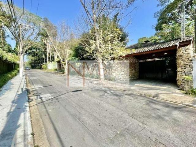 Casa de Luxo à Venda e Locação em Cotia, 5 Suítes, 923m²