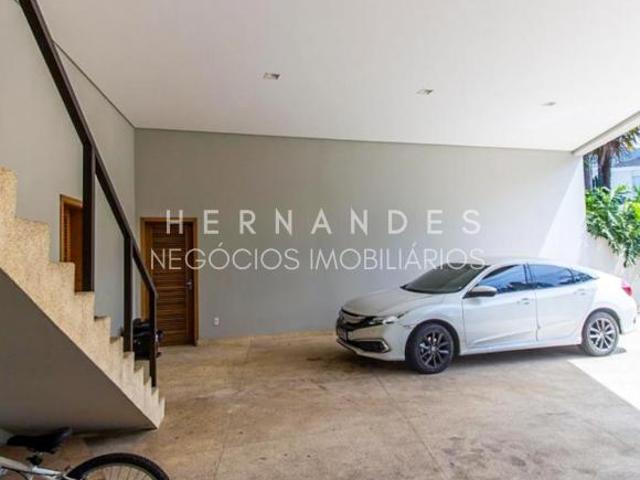 Casa de luxo à venda em Tamboré, Santana de Parnaíba SP: 5 quartos, 5 suítes, 3 salas, 8 banheiros