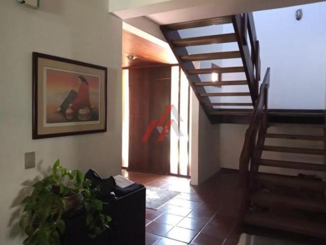 Casa de luxo à venda em Alphaville Residencial, Barueri SP: 03 quartos, 01 suite, 3 salas, 01 banhei