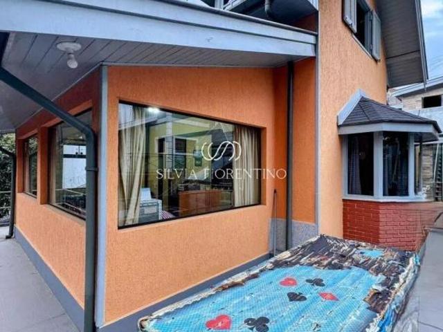 Casa de luxo à venda em Campos do Jordão SP: 4 quartos, 2 suítes, 215m², 2 vagas de garagem