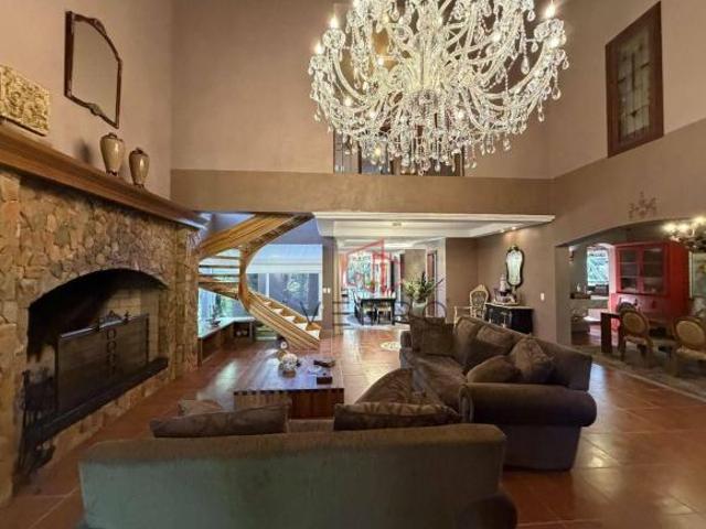 Casa de Luxo à Venda em Canela!