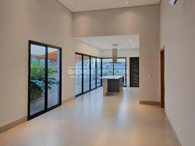 Casa de Luxo à Venda em Condomínio Exclusivo 3 Quartos, 3 Suítes, 2 Salas, 5 Banheiros, 2 Vagas