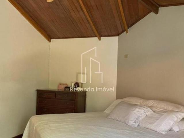 Casa de Luxo à Venda em Cotia SP: 4 Quartos, 2 Suítes, 1 Sala, 5 Banheiros, 4 Vagas, 450m² no Parque