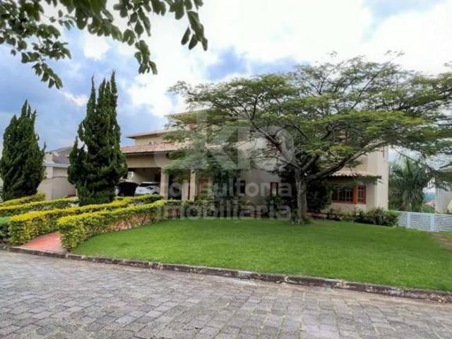 Casa de Luxo à Venda em Cotia SP, Jardim Passárgada I: 4 Quartos, 3 Suítes, 7 Banheiros, 8 Vagas, 69