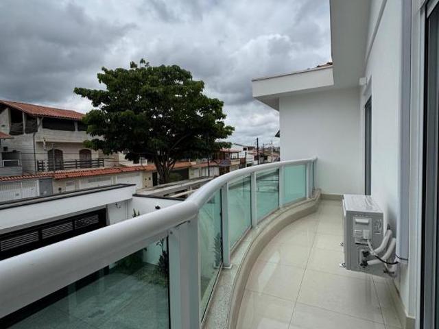 Casa de Luxo à Venda em Guarulhos SP: 4 Quartos, 4 Suítes, 3 Salas, 5 Banheiros, 2 Vagas de Garage