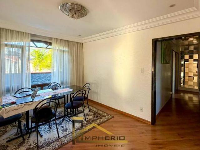 Casa de Luxo à Venda em Quitandinha PR: 5 Quartos, 1 Suíte, 2 Salas, 3 Banheiros, 6 Vagas de Garagem