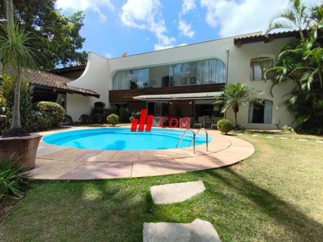 Casa de Luxo à Venda em São Paulo Cidade Jardim: 4 dormitórios, sendo 3 Suítes, 4 Salas, 8 Banheiros