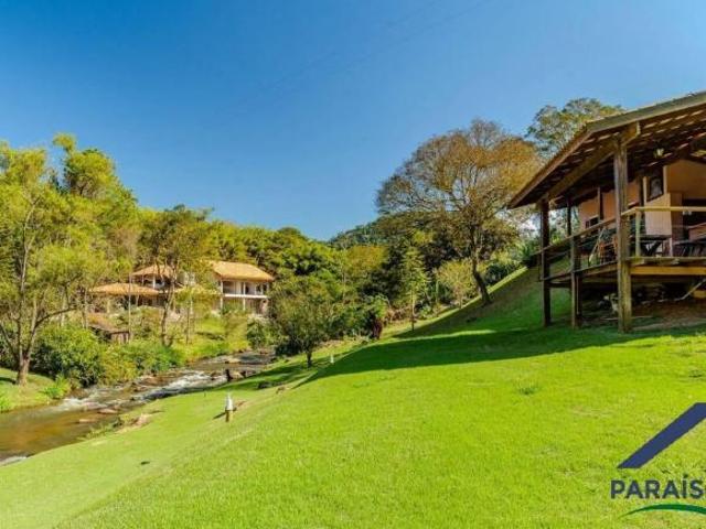 Casa de Luxo à Venda em Sapucaí Mirim | Beira Rio com Cachoeira