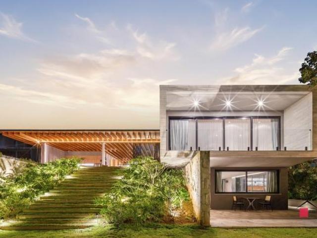 Casa de Luxo à Venda na Granja Viana | 4 Suítes em Condomínio de Alto Padrão