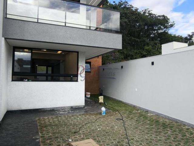 Casa de luxo à venda no bairro Guarujá Mansões em Betim