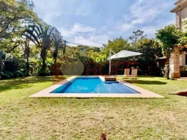 Casa de Luxo à Venda no Cidade Jardim, São Paulo Imóvel Alto Padrão com Piscina