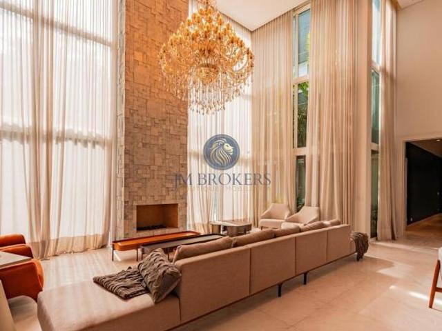 Casa de luxo à venda no condomínio São Paulo II, Granja Viana, 5 suítes, 6 vagas e 1.800m² de área