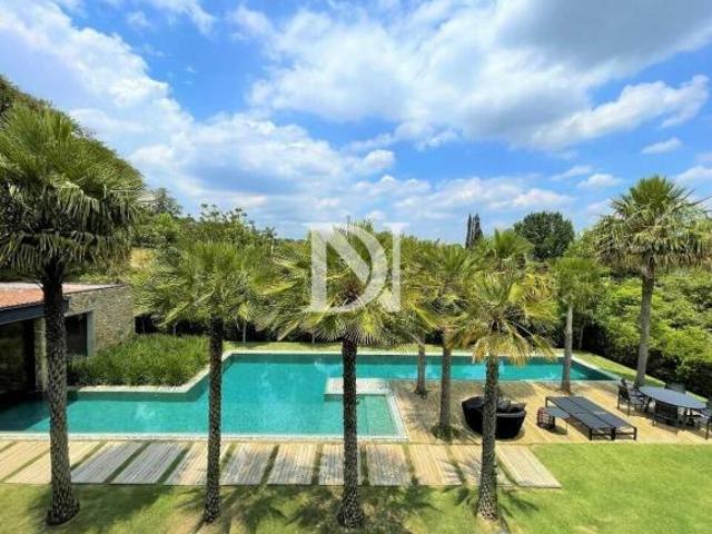Casa de Luxo à Venda no Condomínio Terras de São José I – Arquitetura Toscana, Esquina e Privacidade