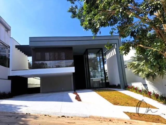 Casa de Luxo em Condomínio: 5 quartos, 5 suítes, 3 salas e 377,77 m² na Paisagem Renoir, Cotia SP!