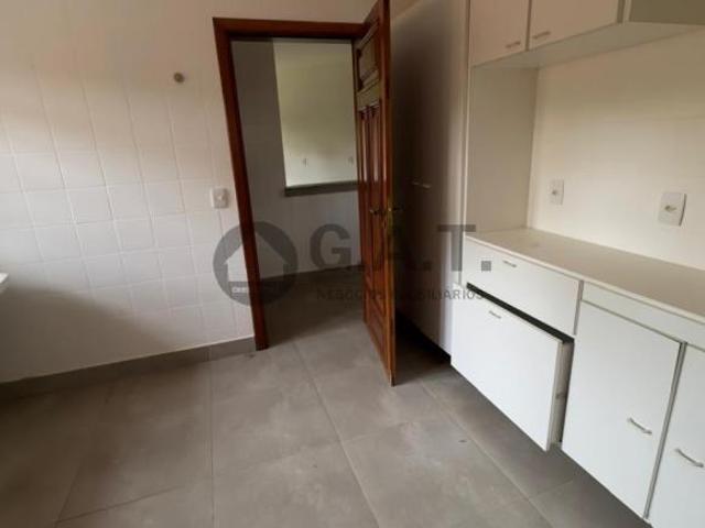 Casa de luxo em condomínio: 4 quartos, 3 suítes, 3 salas, 4 garagens na Lago Azul, Aracoiaba da Serr