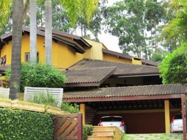 Casa de luxo em condomínio: 4 quartos, 3 suítes, 2 salas, 6 banheiros, 4 vagas de garagem em Valinho
