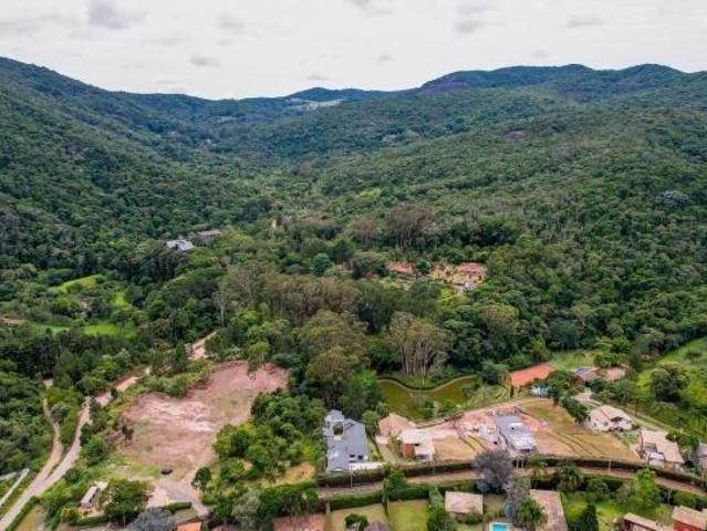 Casa alto padrão no Clube da Montanha Atibaia
