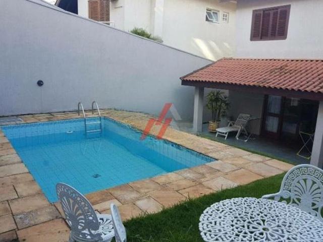 Casa de luxo em condomínio: 4 quartos, 2 suítes, 3 salas, 5 banheiros, 4 vagas Alphaville, Santana