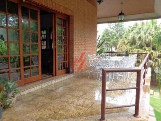 Casa de Luxo em Condomínio: 4 Quartos, 4 Suítes, 3 Salas, 5 Banheiros, 4 Vagas, 750m² em Barueri R