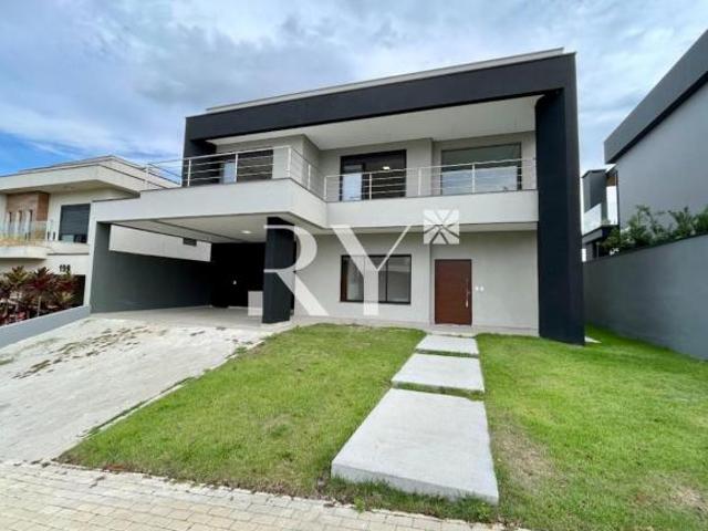 Casa de luxo em condomínio: 4 quartos, 4 suítes, 3 salas, 6 banheiros, 4 vagas de garagem, 350m2 em