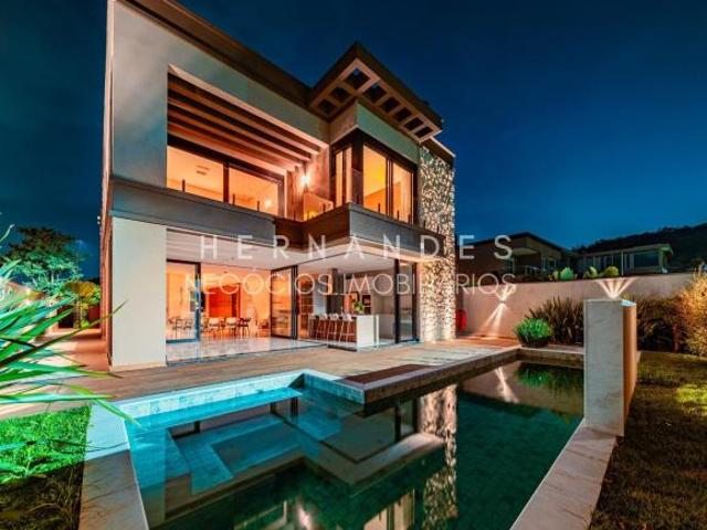 Casa de luxo em condomínio: 4 quartos, 4 suítes, 3 salas, 6 banheiros, 6 vagas em Alphaville, Santan