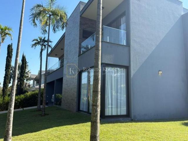 Casa de luxo em condomínio: 4 quartos, 4 suítes, 3 salas, 6 vagas na Chácara Santa Terezinha em Araç