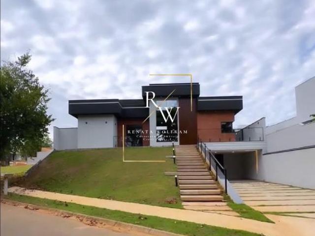Casa de luxo em condomínio: 4 quartos, 4 suítes, 2 salas, 5 banheiros, 6 vagas de garagem, 263,37 m²