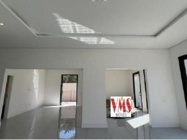 Casa de Luxo em Condomínio: 5 quartos, 5 suítes, 3 salas, 6 banheiros, 3 vagas na Estância Eudóxia