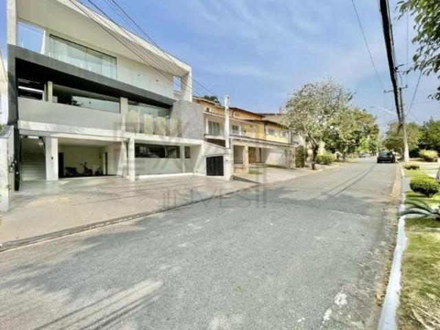 Casa de Luxo em Condomínio: 6 Quartos, 6 Suítes, 4 Salas em Cotia SP Bairro São Paulo II 578,57
