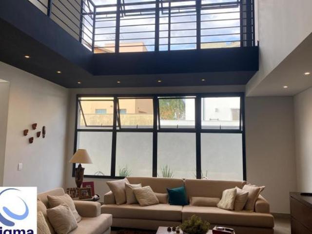 Casa de luxo em condomínio: 3 quartos, 3 suítes, 3 salas, 5 banheiros, 4 vagas na cidade de São Carl
