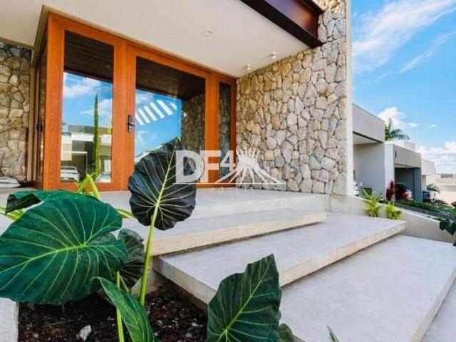 Casa de luxo em condomínio: 3 quartos, 3 suítes, 1 sala, 4 vagas na Arniqueira, Brasília DF. Luxo e