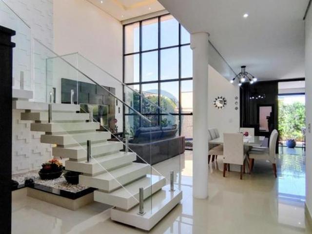 Casa de luxo em condomínio: 3 quartos, 3 suítes, 2 salas, 5 banheiros, 4 vagas na cidade de Indaiatu