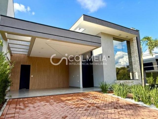 Casa de Luxo em Condomínio: 3 Quartos, 3 Suítes, 2 Salas, 5 Banheiros, 4 Vagas Jardim Juliana, Ind