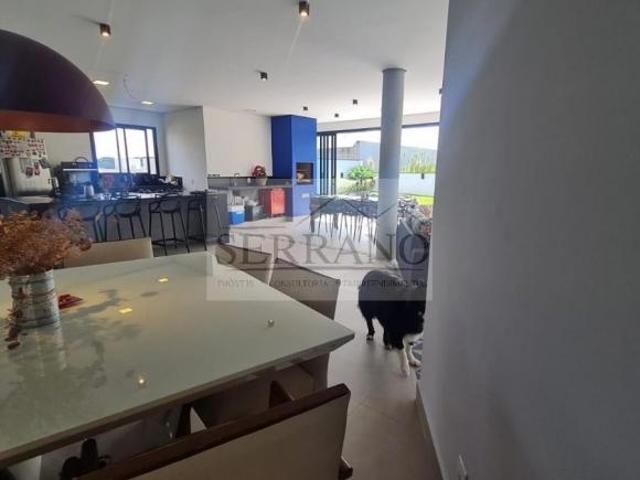 Casa de Luxo em Condomínio: 3 quartos, 3 suítes, 2 salas, 5 banheiros, 7 vagas de garagem em Santa I