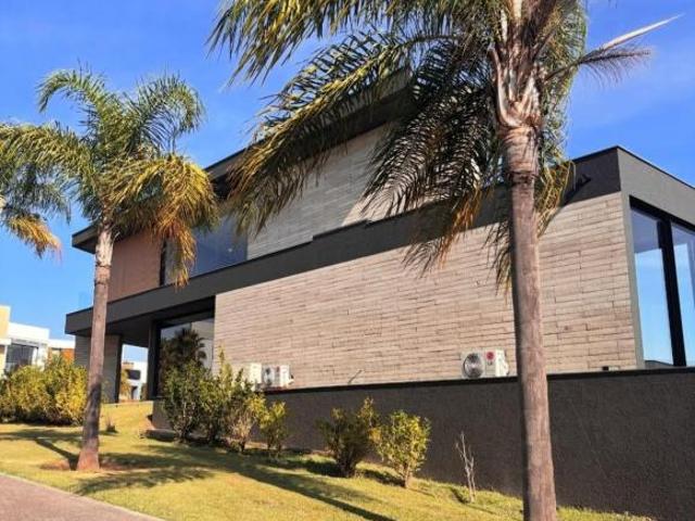 Casa de Luxo em Condomínio: 3 Quartos, 2 Suítes, 3 Salas e 6 Vagas em Alphaville Nova Esplanada Vo