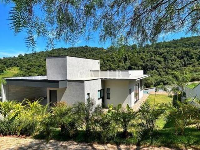Casa de luxo em condomínio: 3 suítes, 2 salas, 4 vagas de garagem, 600m² em Atibaia SP no Condomínio