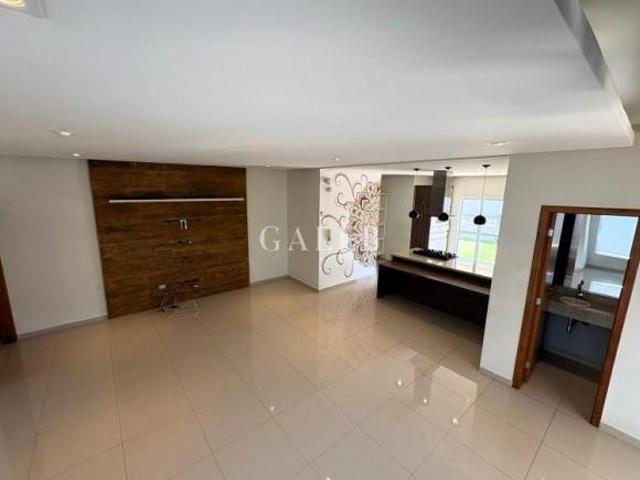 Casa de luxo em condomínio: 3 suítes, 2 salas, 5 banheiros, 4 vagas de garagem em Atibaia SP, Vila E