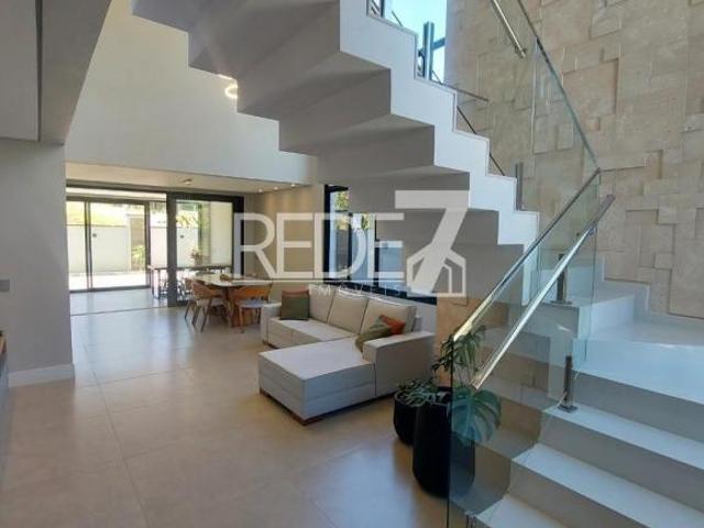 Casa de luxo em condomínio, Valinhos SP: 4 suítes, 2 salas, 5 banheiros, 4 vagas, espaço gourmet, to