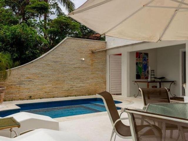 Casa de luxo em Condomínio Verde Mar: 6 quartos, 4 suítes, 7 banheiros, 6 vagas