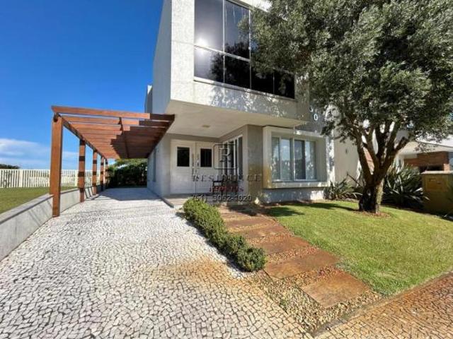 Casa de luxo em condomínio à venda em Capão da Canoa RS, com 4 quartos, 4 suítes e 210m² de área. Co