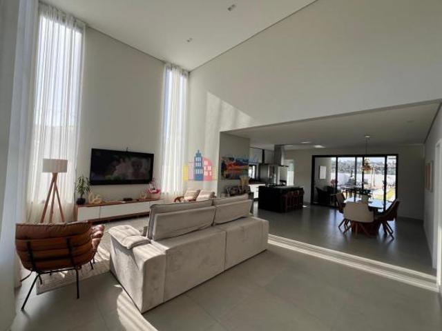 Casa de luxo em condomínio à venda em Jandira SP, no Jardim do Golf I: 4 quartos, 4 suítes, 6 banhei