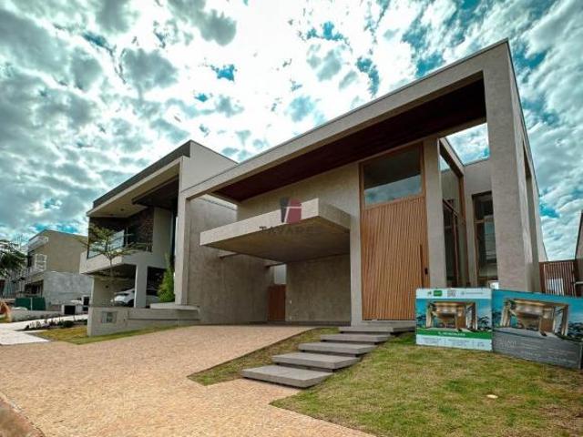 Casa de luxo em condomínio à venda em Paulínia SP, 4 quartos, 4 suítes, 2 salas, 2 vagas e 208,53 m²