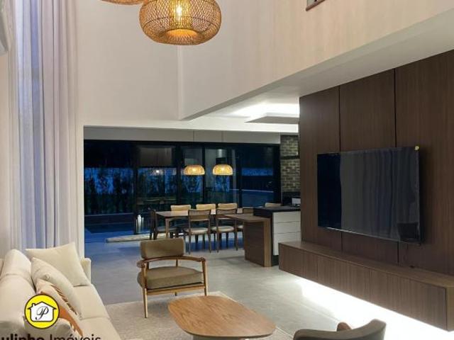 Casa de Luxo em Condomínio à Venda em Peruíbe, 4 Quartos, 4 Suítes, 3 Salas, 2 Banheiros e 4 Vagas d
