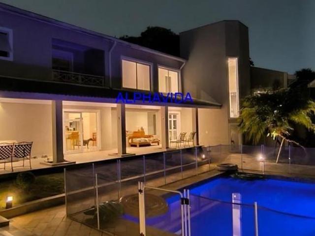 Casa de luxo em condomínio Alphaville: 4 quartos, 4 suítes, 3 salas, 7 banheiros, 4 vagas, 443,91 m²