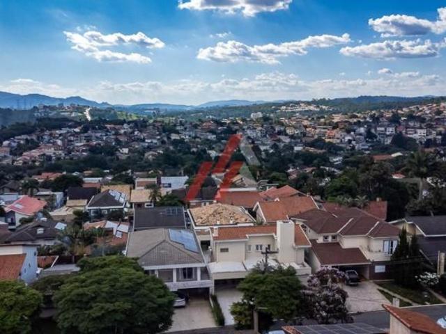 Casa de luxo em condomínio Alphaville: 4 quartos, 2 suítes, 3 salas, 1 banheiro, 4 vagas, 305m² em S