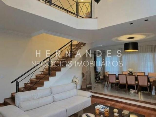 Casa de Luxo em Condomínio em Alphaville: 5 Quartos, 2 Suítes, 300m² Santana de Parnaíba SP