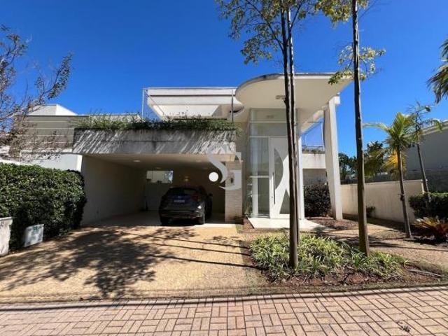 Casa de luxo em condomínio em frente ao Shopping de Valinhos SP
