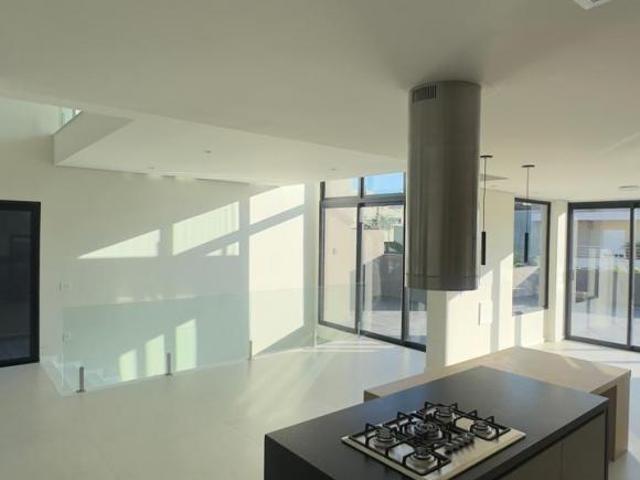 Casa de luxo em condomínio exclusivo: 3 quartos, 3 suítes, 2 salas, 4 banheiros, 4 vagas, 280,50 m²