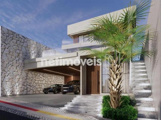 Casa de Luxo em Condomínio Fechado – 4 Suítes, Piscina e Alto Padrão