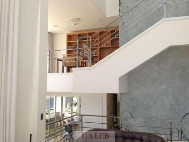 Casa de luxo em Condomínio Figueira Garden: 5 suítes, 3 salas, 7 vagas de garagem, 1.590m² Atibaia
